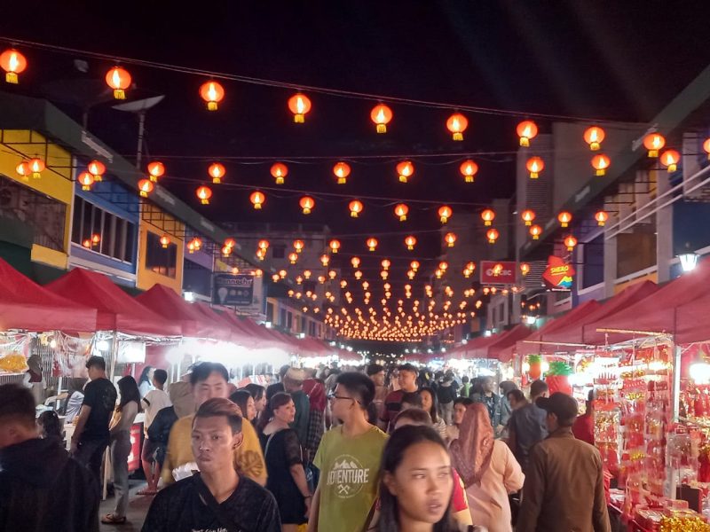 Ribuan Masyarakat Padati Pembukaan Bazar Imlek Di Jalan Merdeka ...